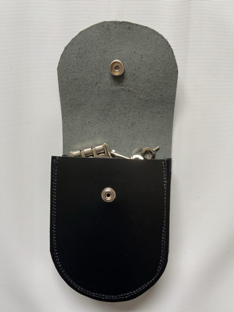 Handcuff pouch with belt loop – Bondatrix