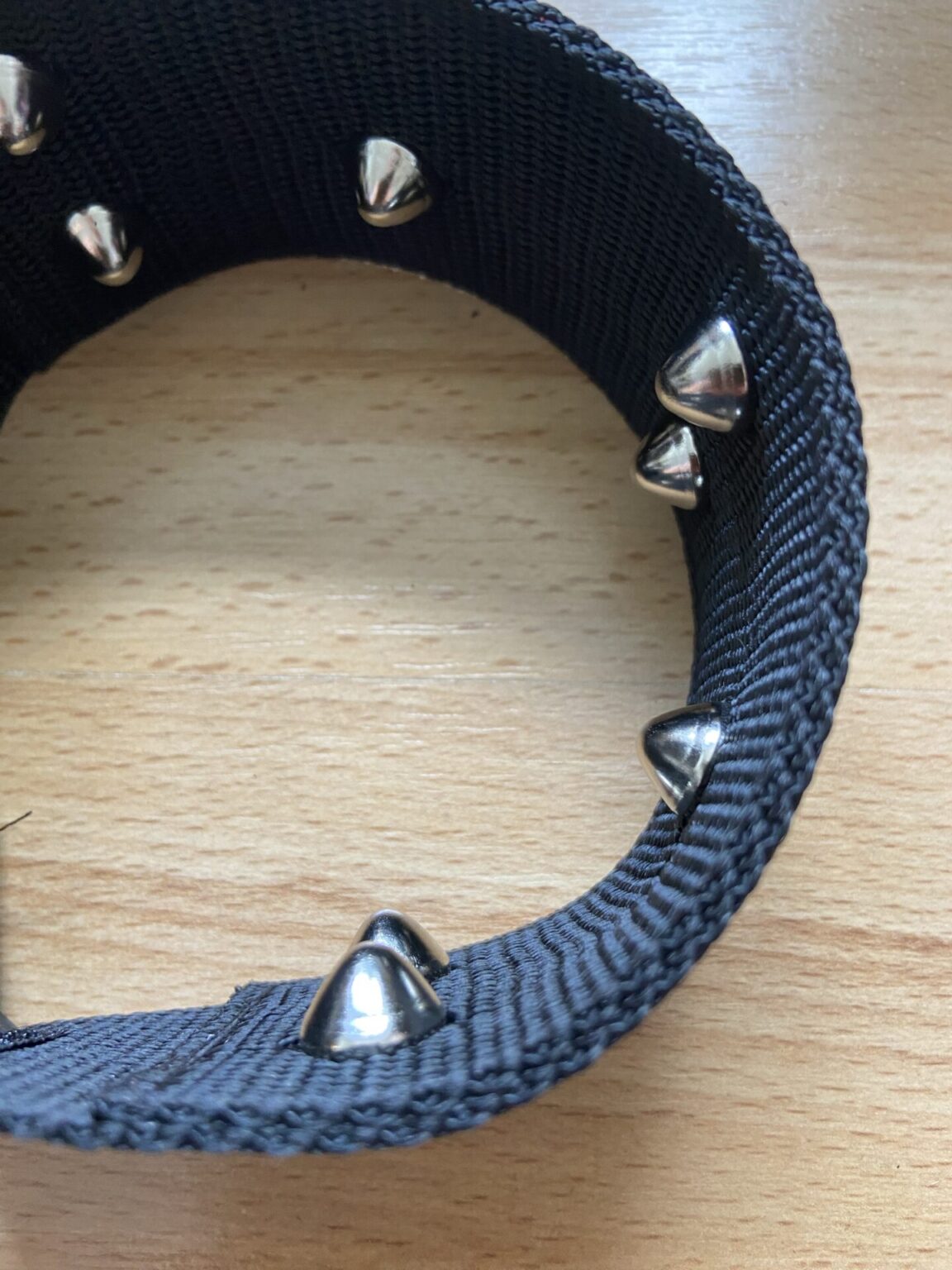 Black fabric cilice for long term wear – Bondatrix